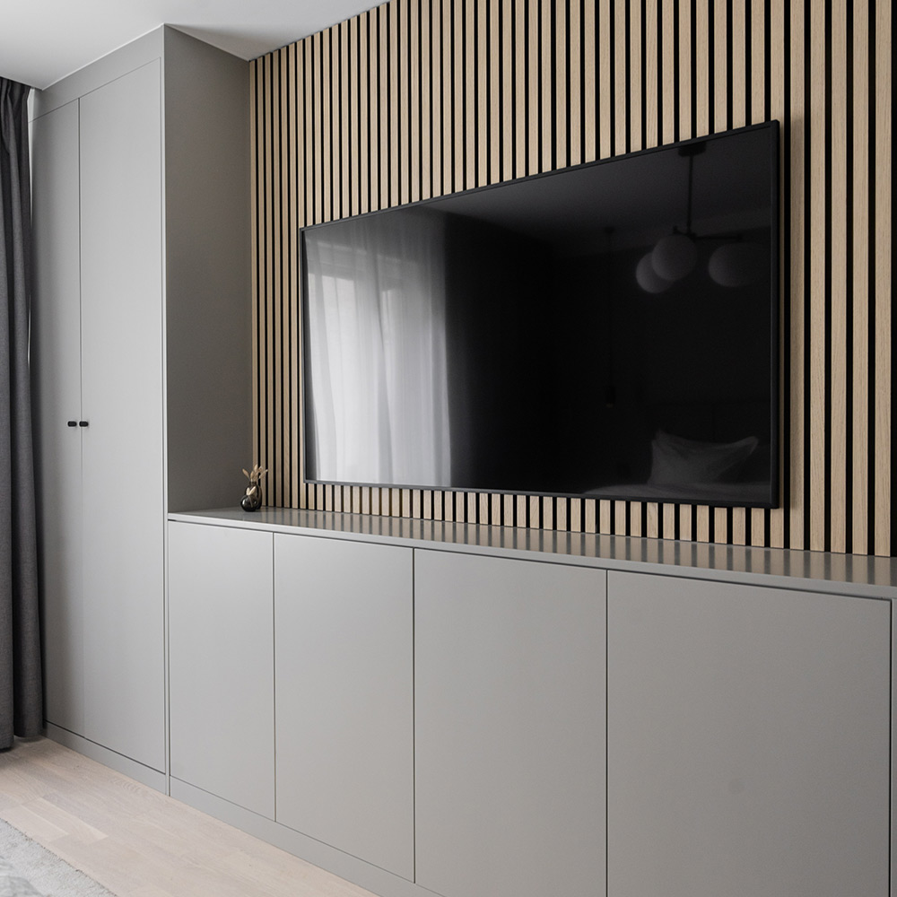 Akustikpanel Wood on wall Ek Vitlackad 2400x600mm Ljusgrå Akustikfilt- 25