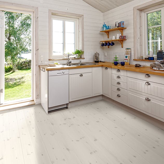 Massivt Trägolv Södra Furu Solid Längd: 2350 Hårdvaxolja Vit